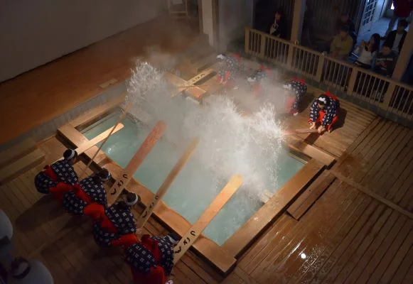 A Guide to Netsunoyu and Kusatsu Onsen’s Iconic Show, Yumomi